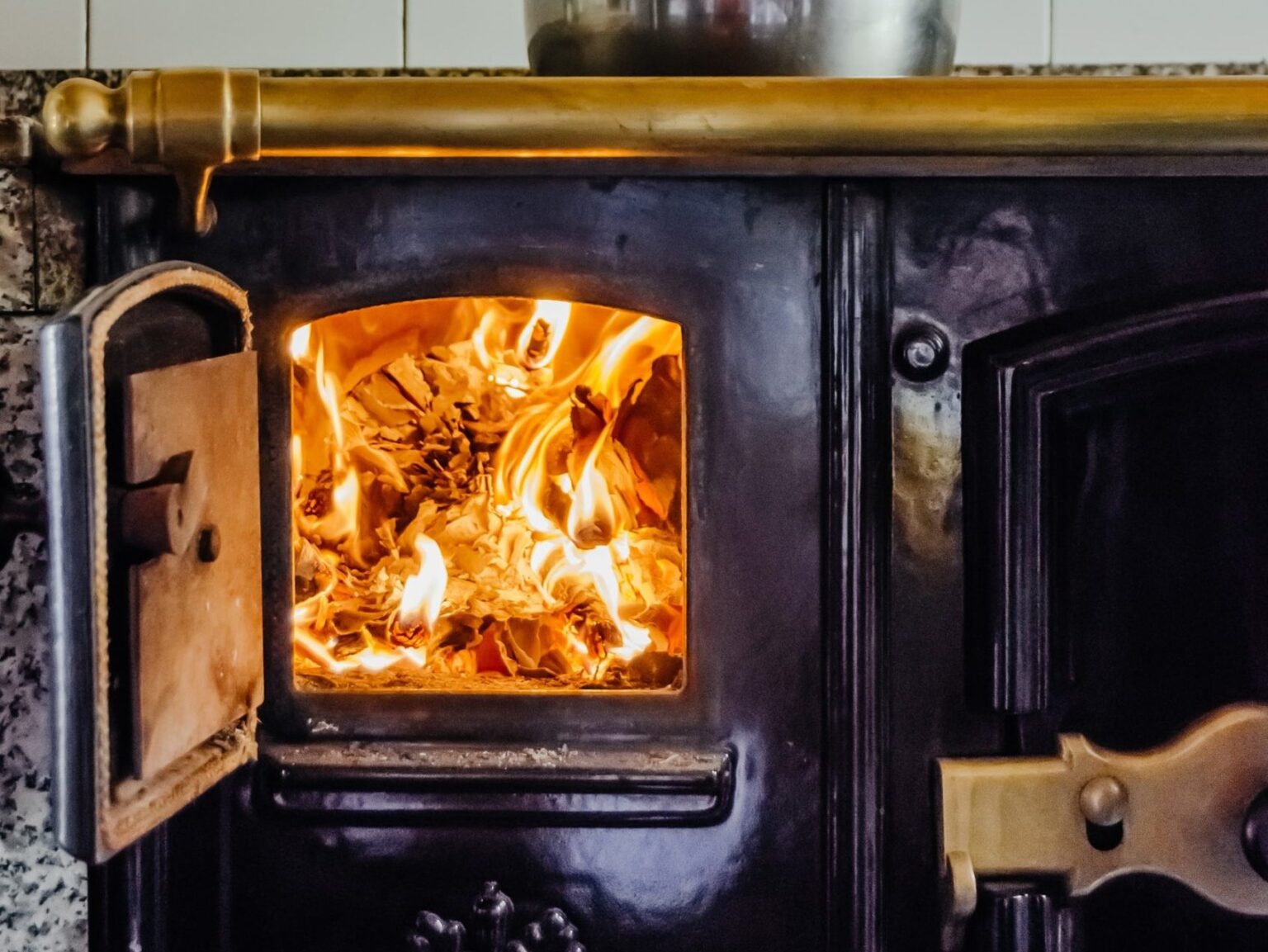 How to Choose the Right Wood-Burning Stove – House & Homestead